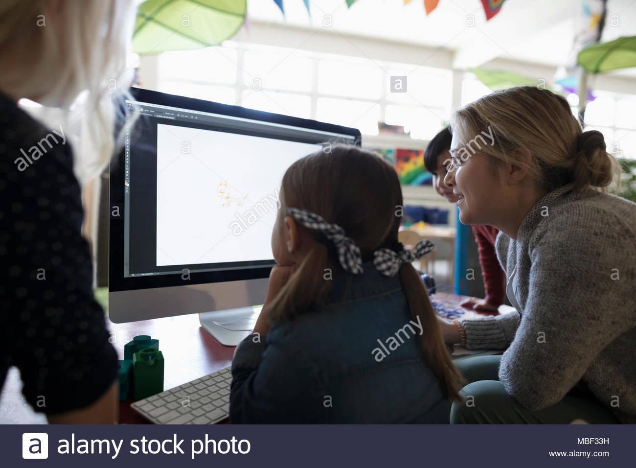 Student drawing classroom hi-res stock photography and images - Alamy