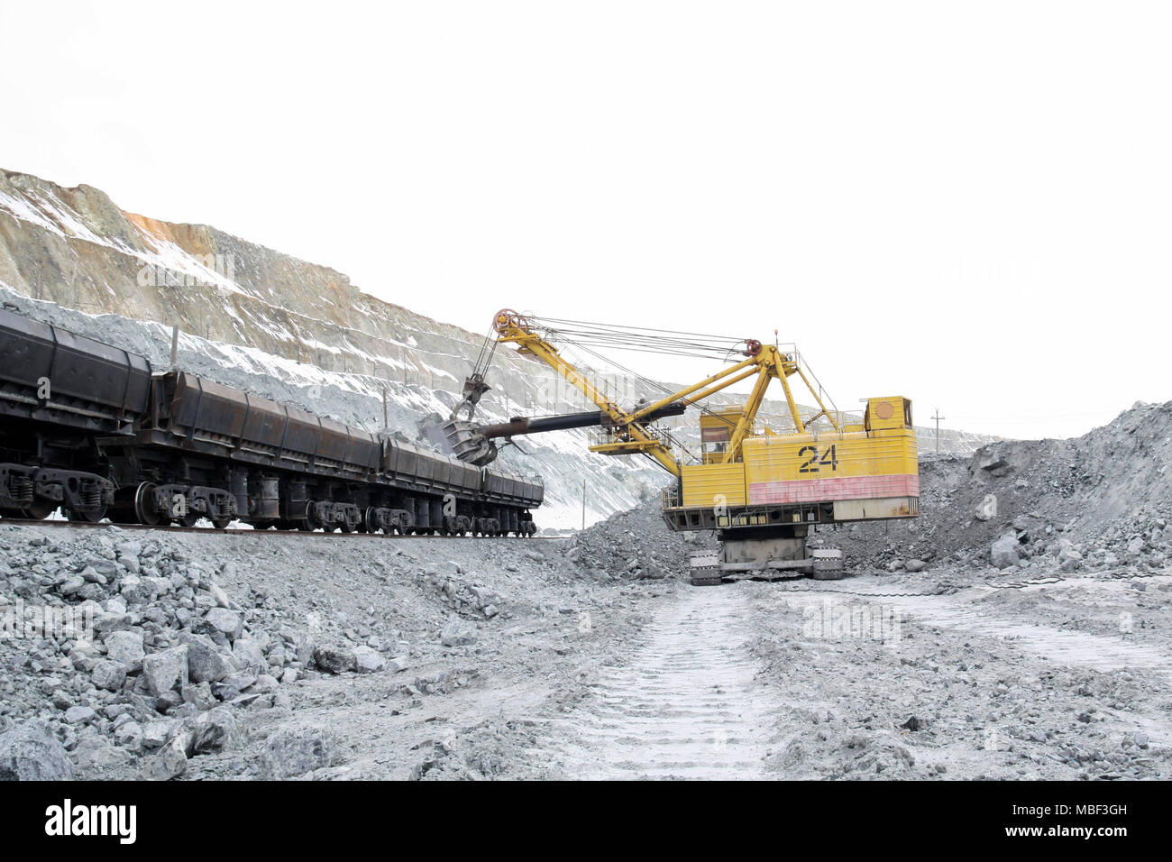 Loading ore into the railway cars in the quarry Stock Photo - Alamy