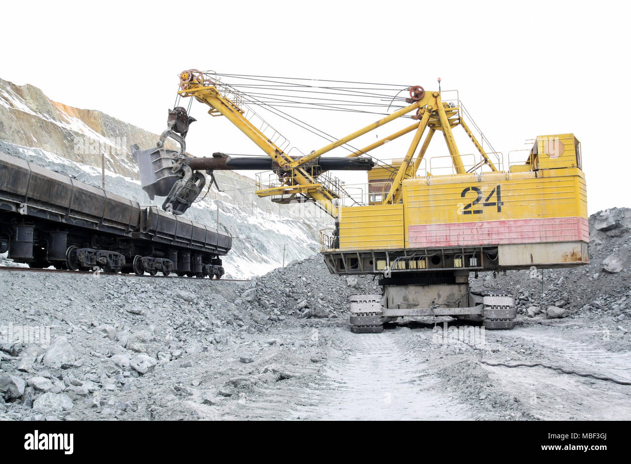 Loading ore into the railway cars in the quarry Stock Photo - Alamy