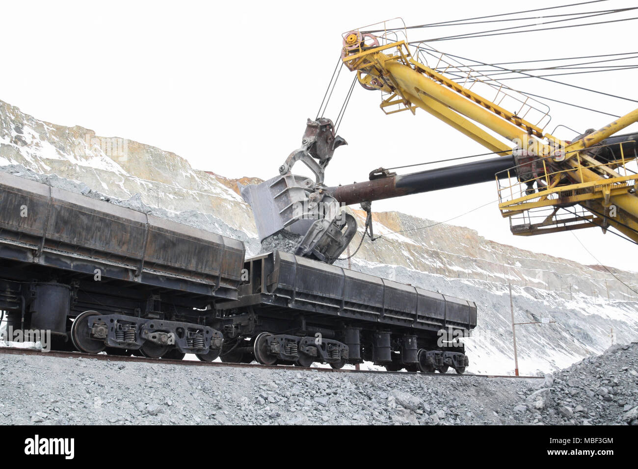 Loading ore into the railway cars in the quarry Stock Photo - Alamy