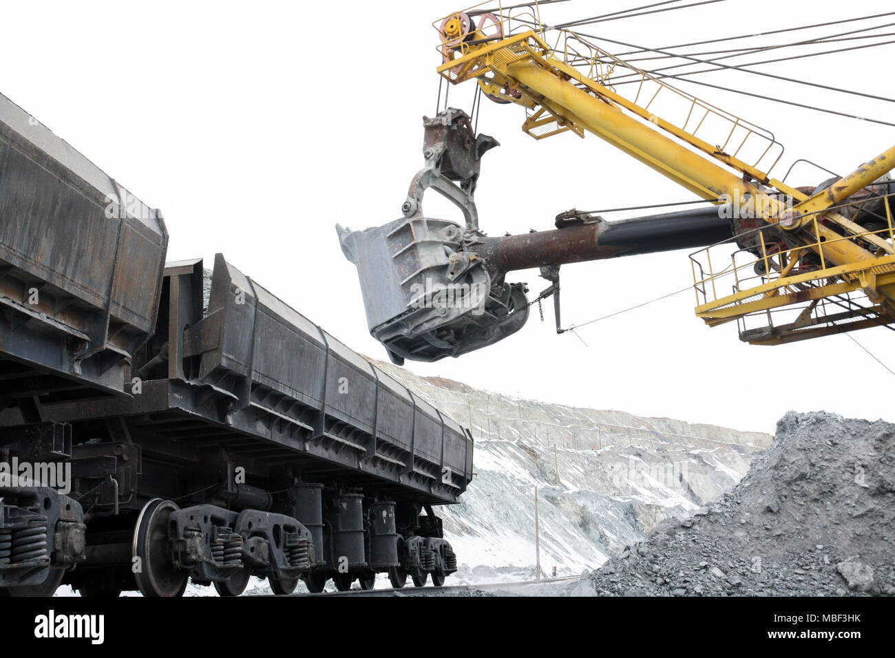 Loading ore into the railway cars in the quarry Stock Photo - Alamy