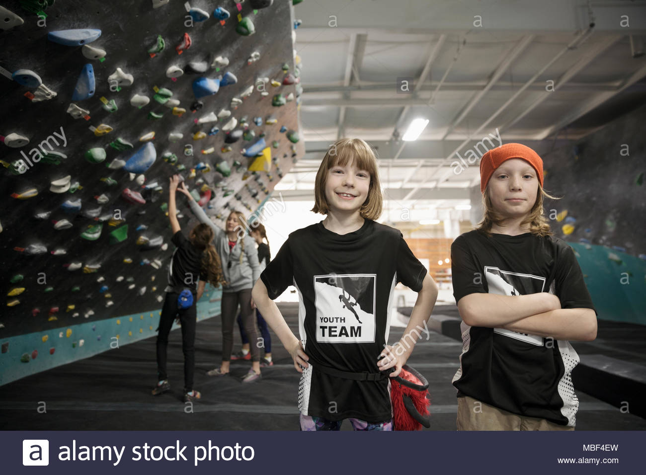 Boy girl on rock hi-res stock photography and images - Alamy