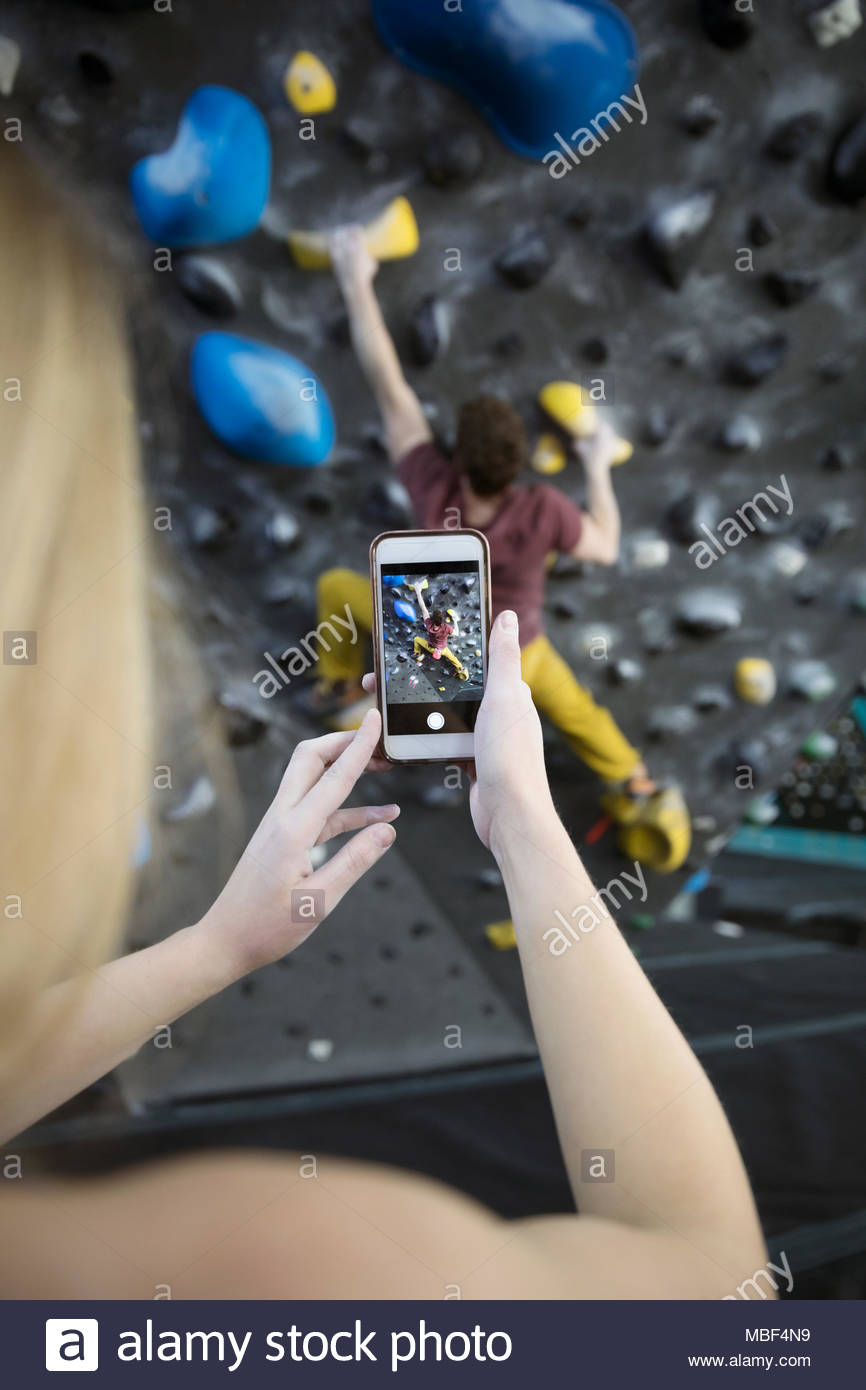 Man climbing wall hi-res stock photography and images - Alamy