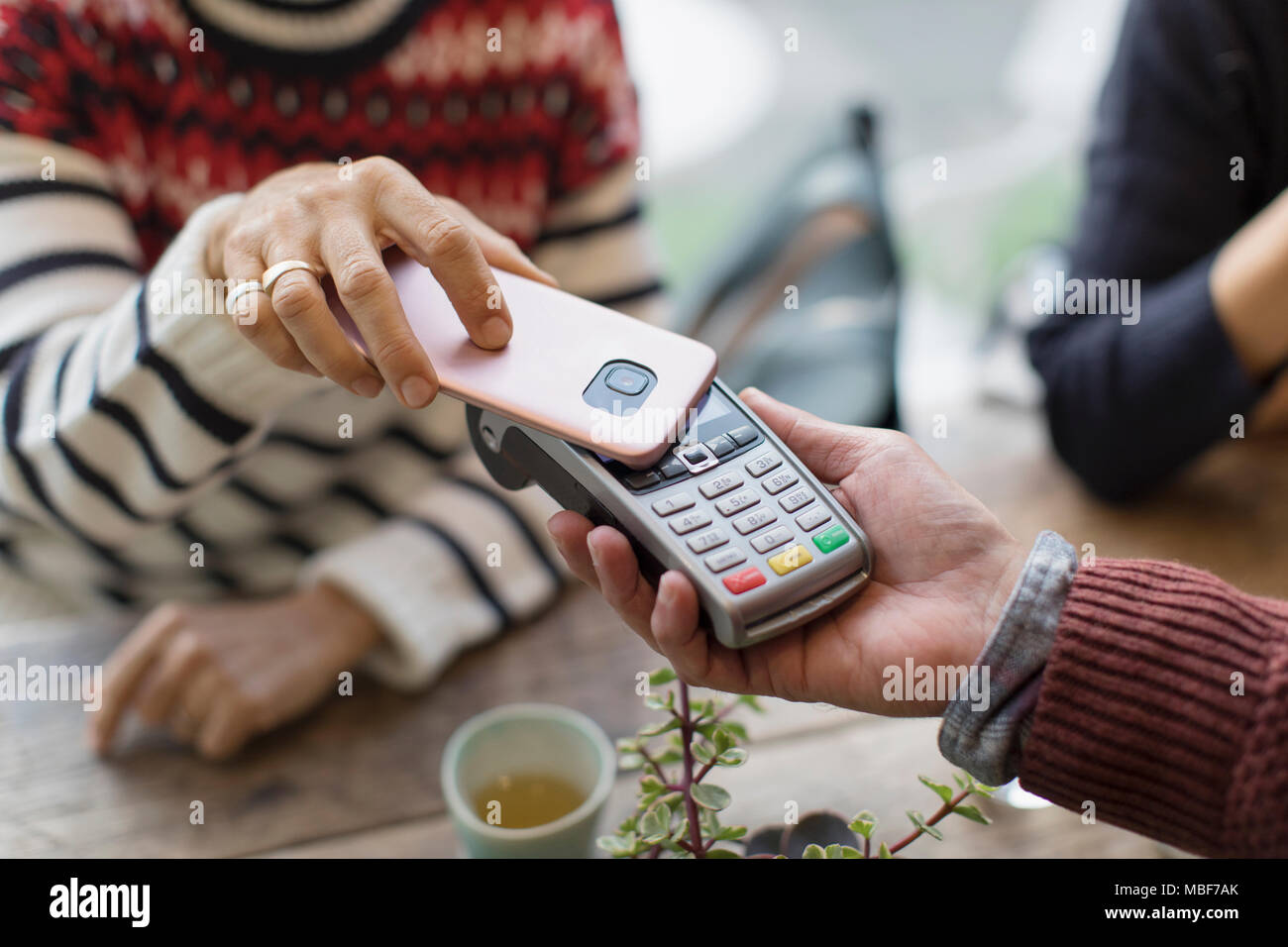 Contactless payment hi-res stock photography and images - Alamy