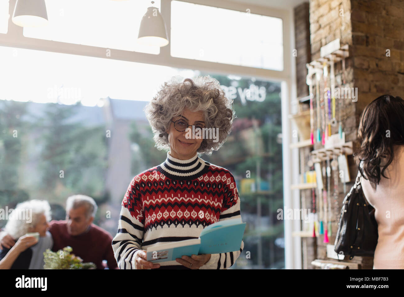 Woman reading in book store hi-res stock photography and images - Alamy