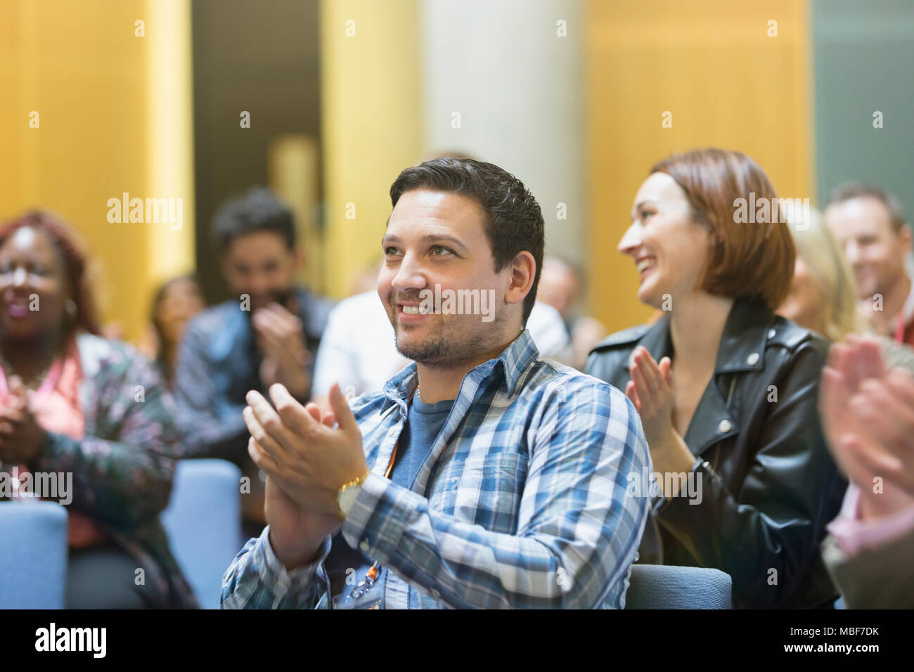 Audience clapping for man hi-res stock photography and images - Alamy Audience clapping for man hi-res stock photography and images - Alamy