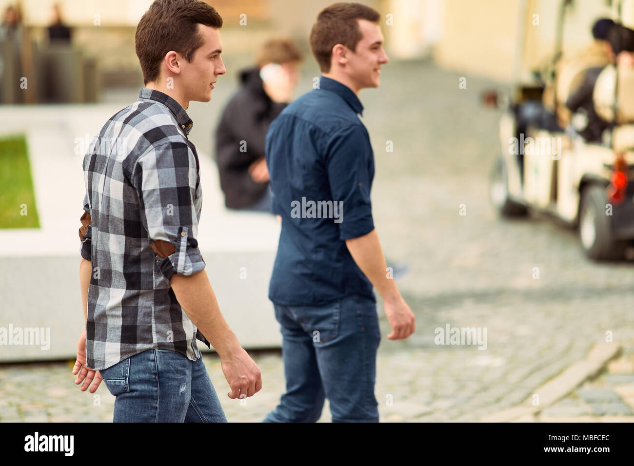 Two people crossing road silhouette hi-res stock photography and images ...