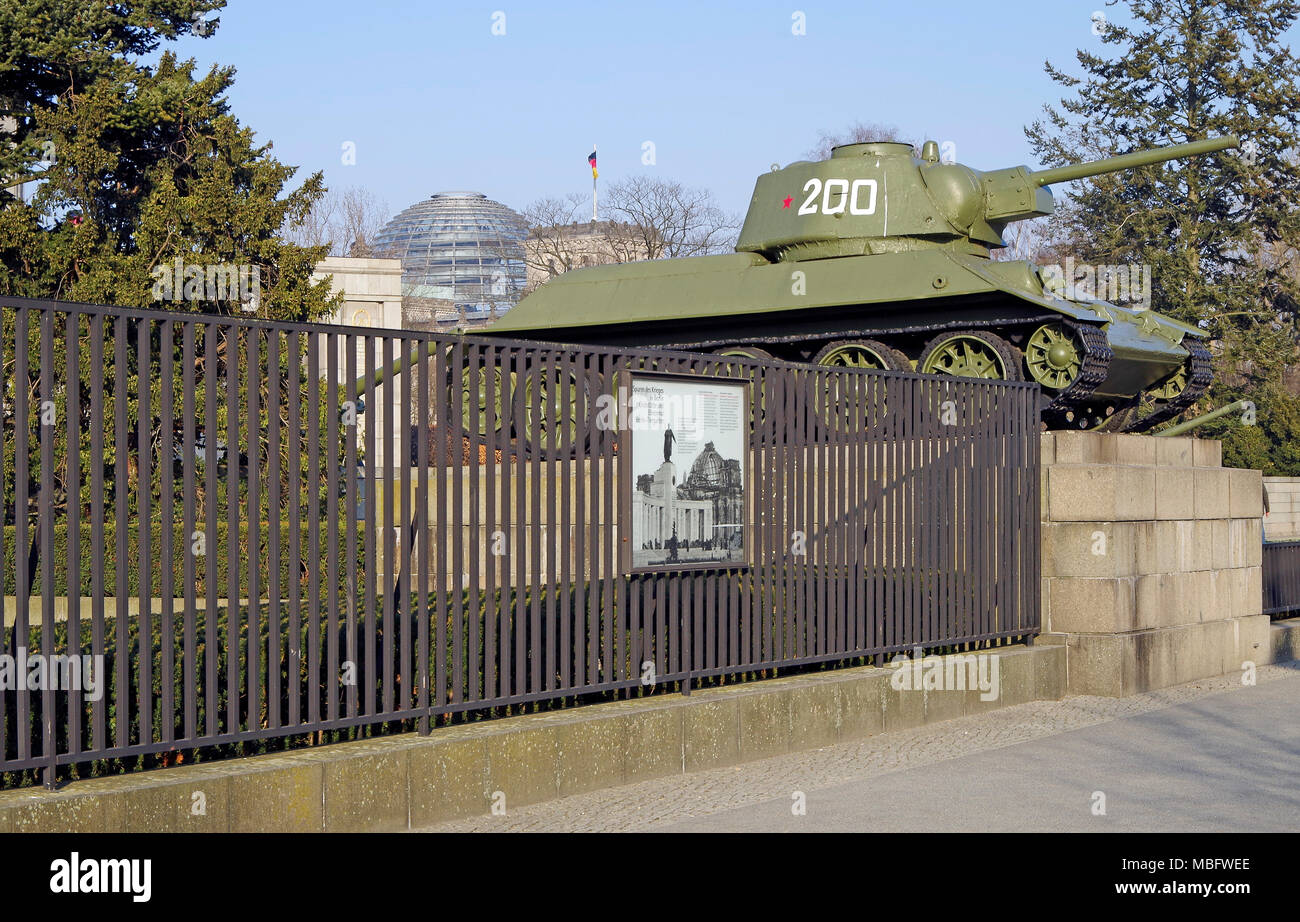 The Soviet War Memorial in the Tiergarten, near the Brandenburg gate ...