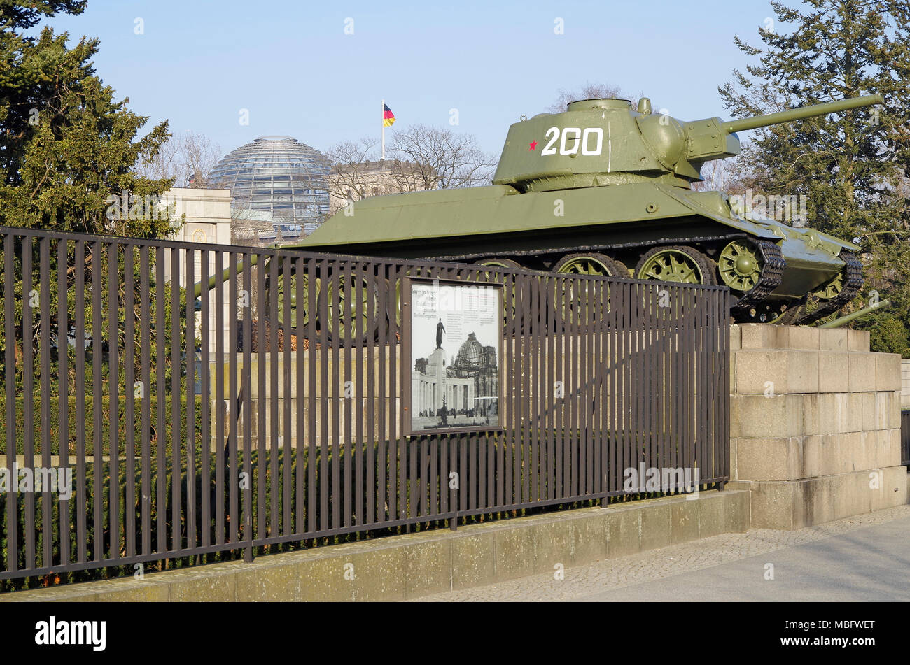 The Soviet War Memorial in the Tiergarten, near the Brandenburg gate ...