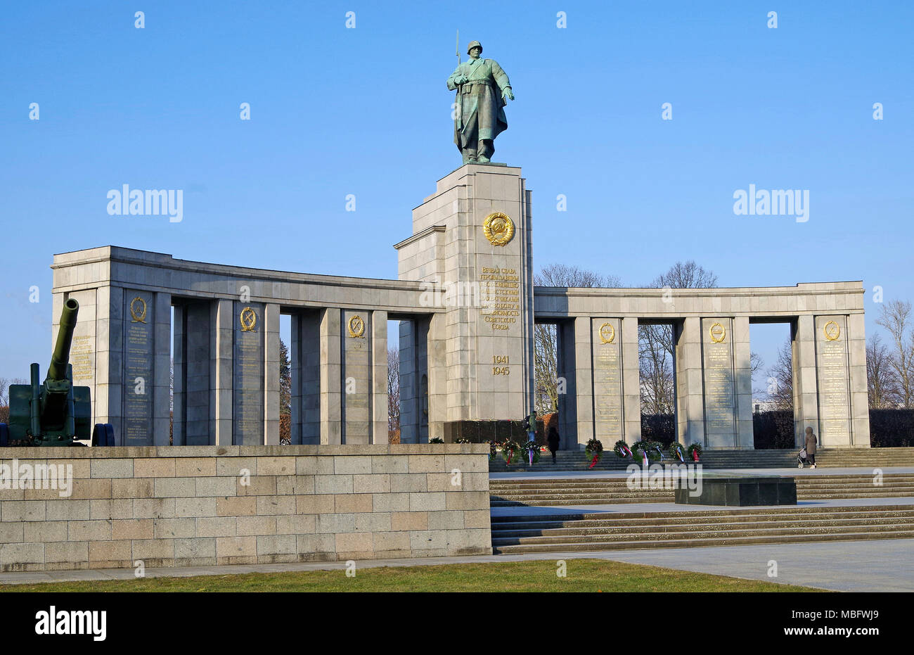 The Soviet War Memorial in the Tiergarten, near the Brandenburg gate ...