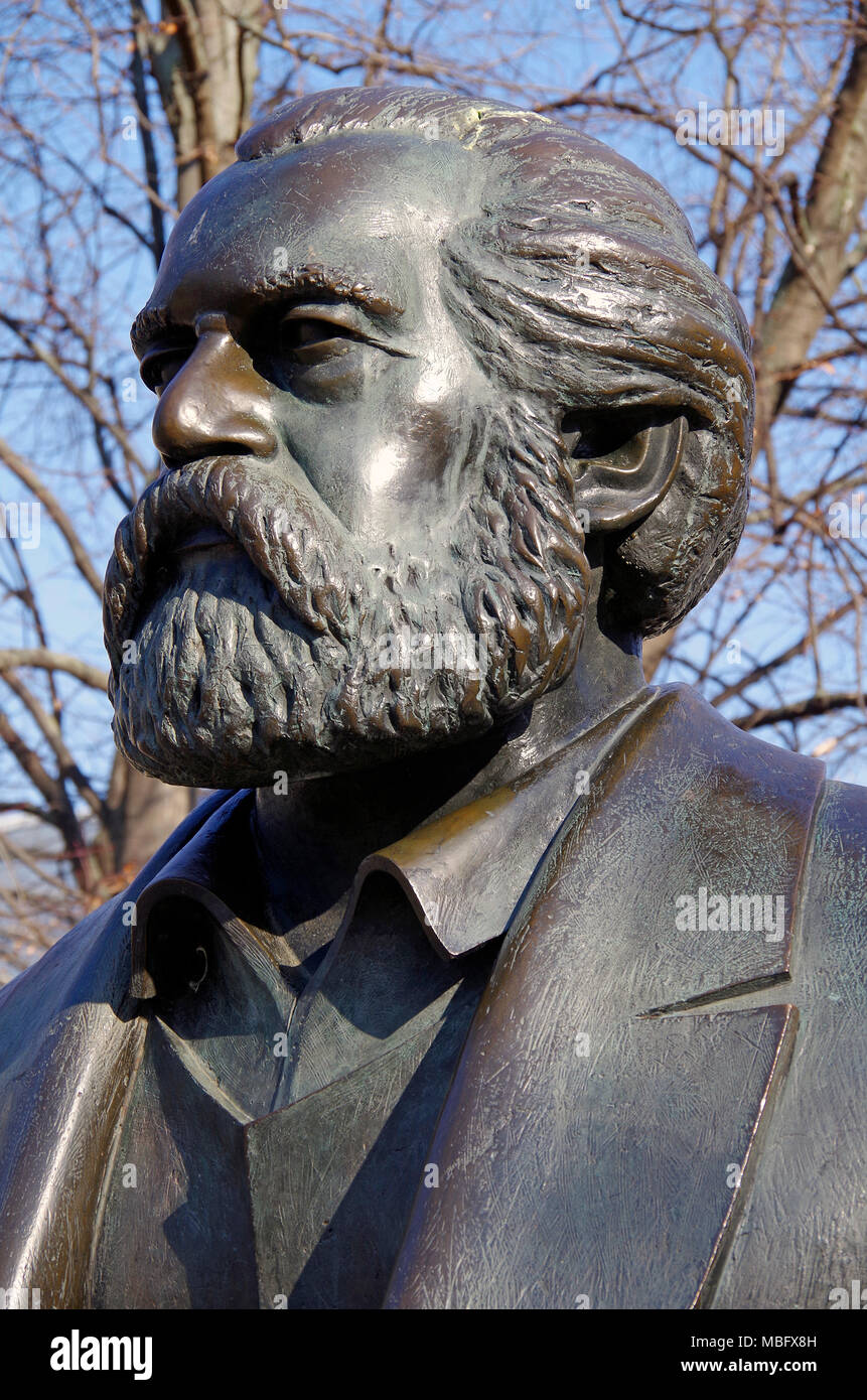 Official gdr monument to the two men hi-res stock photography and ...