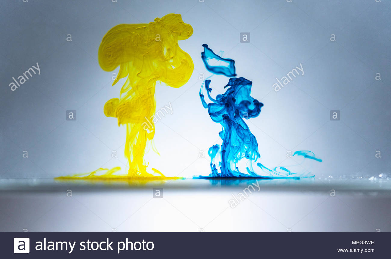 Blue and yellow contrasts hi-res stock photography and images - Alamy