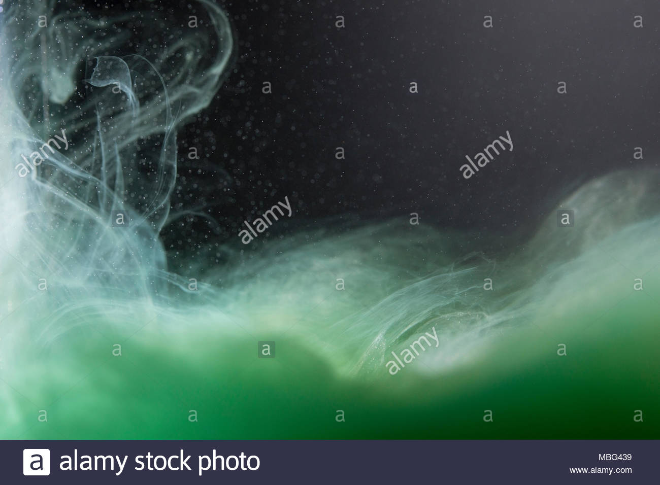 Liquid flowing hi-res stock photography and images - Alamy