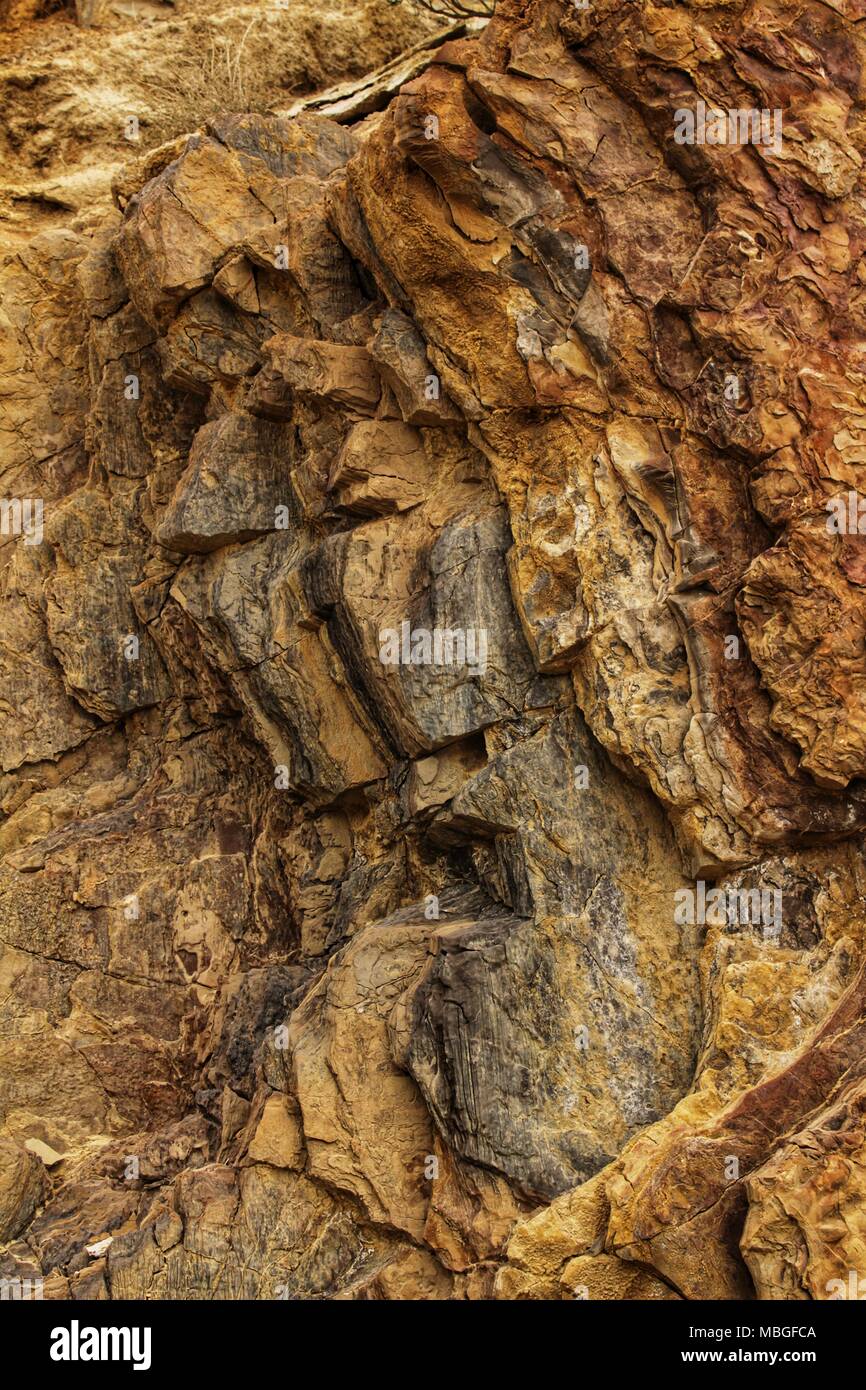 Fractured limestone rock hi-res stock photography and images - Alamy