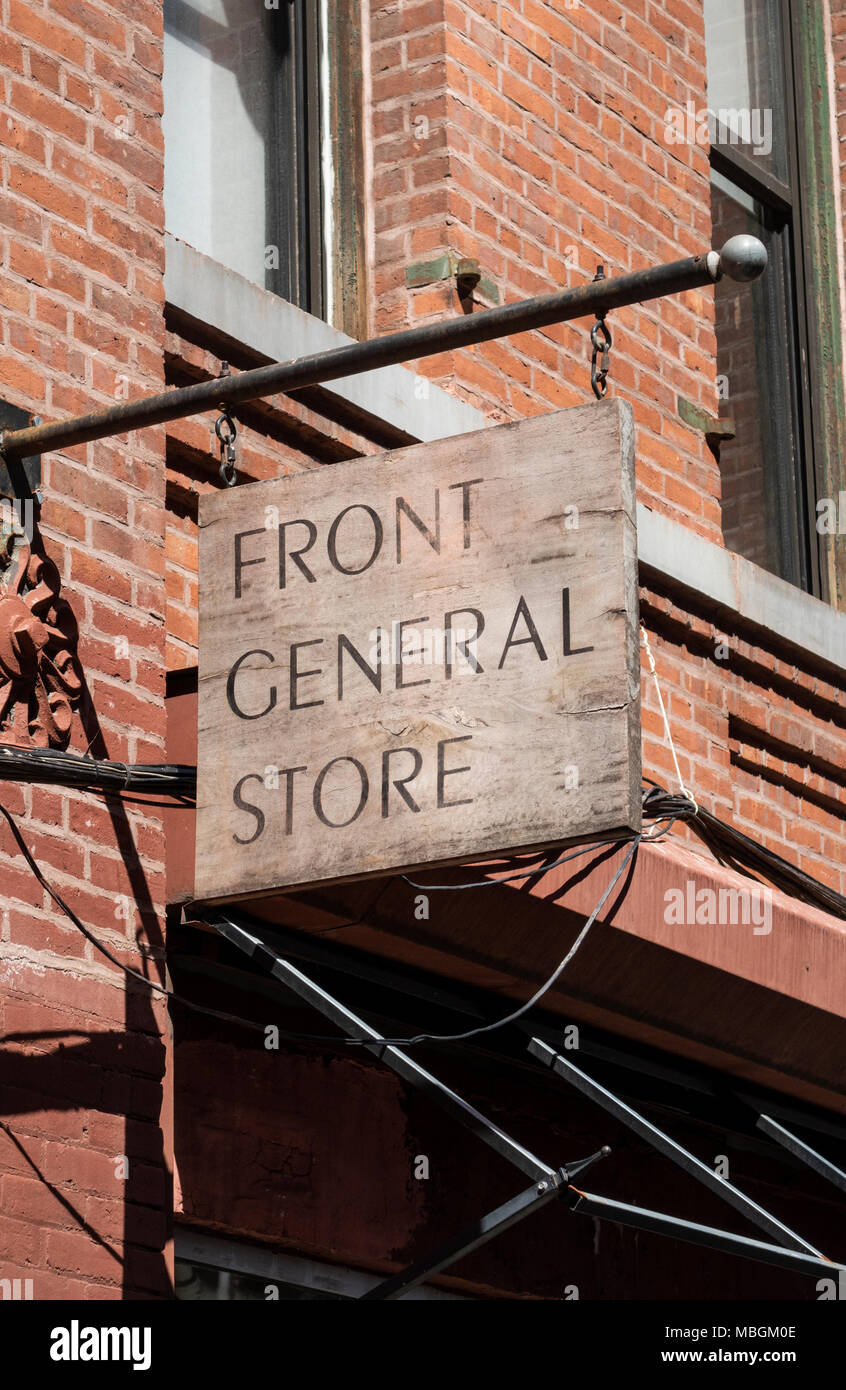 Front General Store in Dumbo, Brooklyn in NYC Stock Photo - Alamy