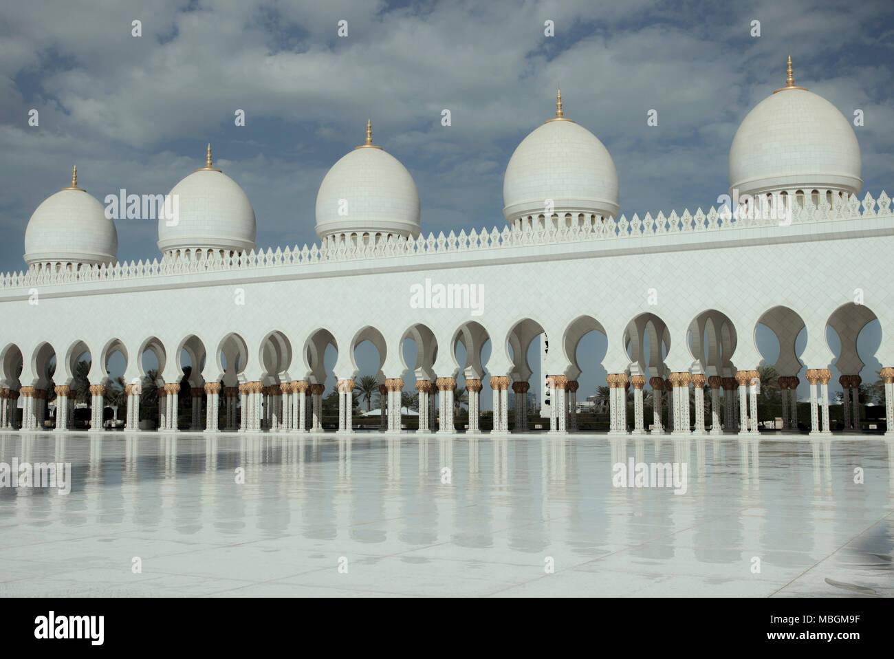 Dubai gold marble hi-res stock photography and images - Alamy