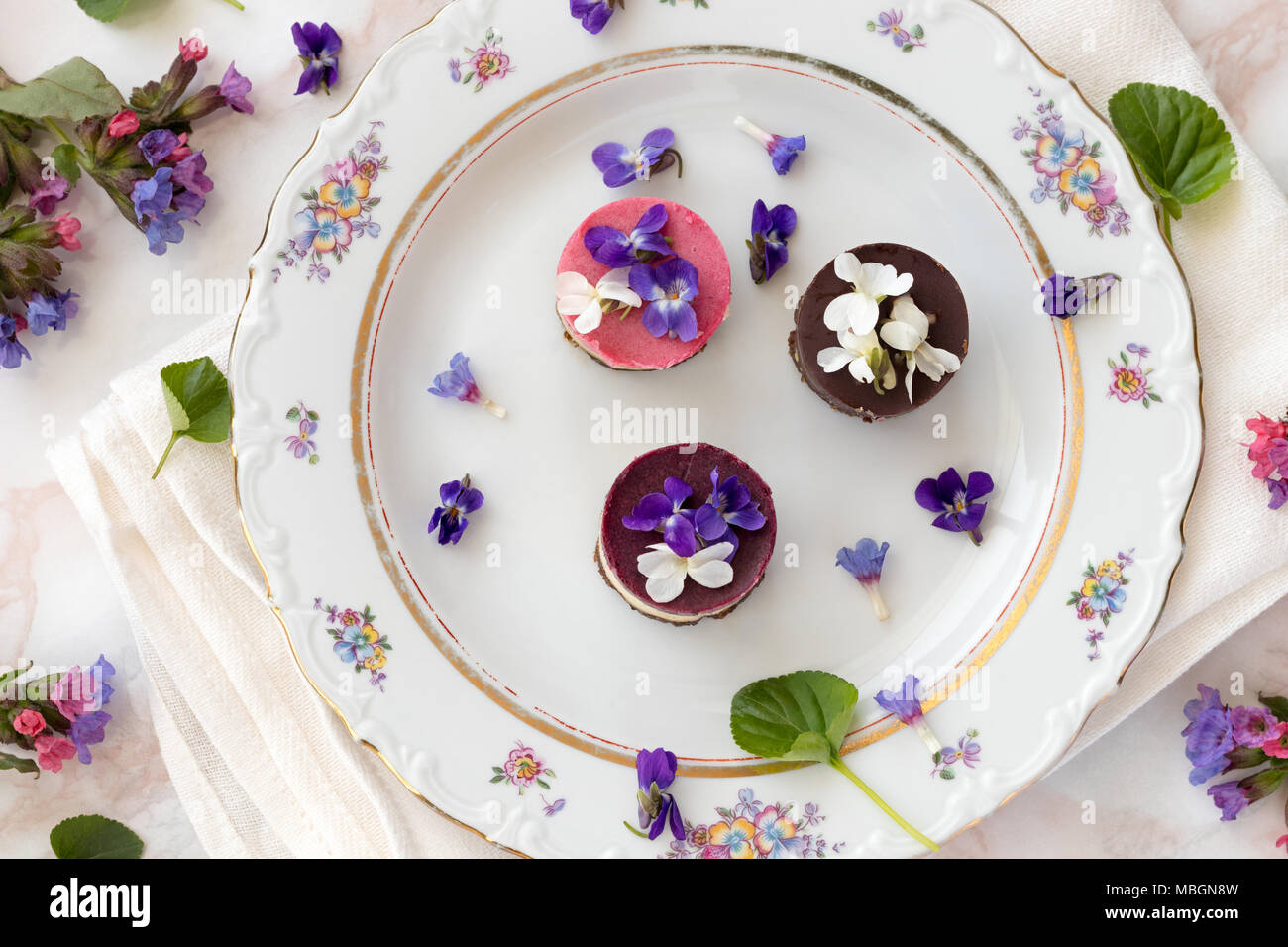 Cacao viola hi-res stock photography and images - Alamy