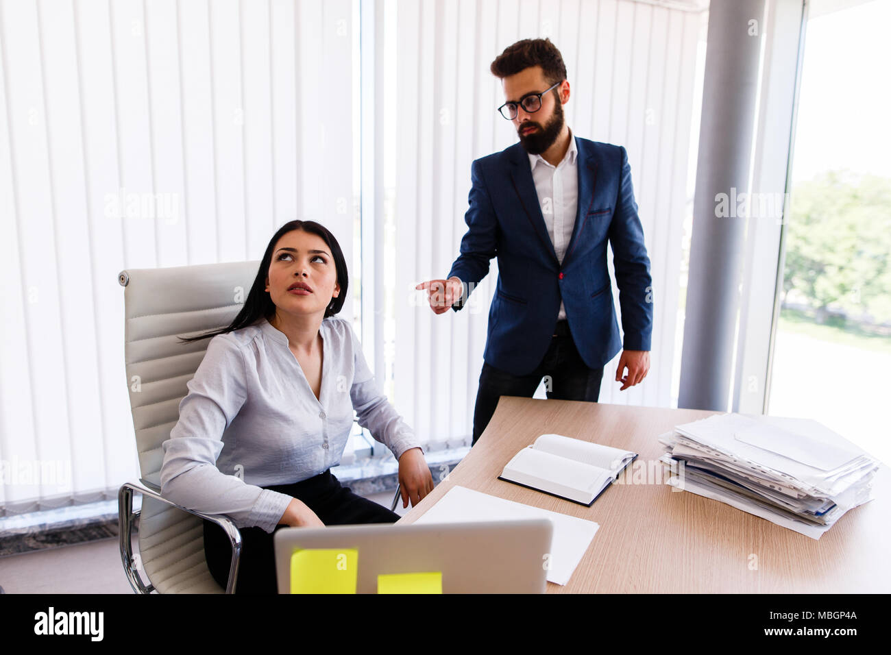 Hands head woman papers stress hi-res stock photography and images - Alamy