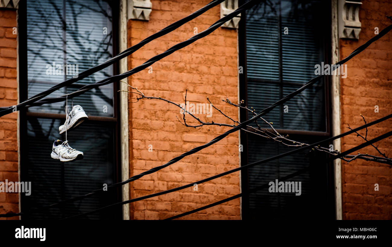 Shoe tossing: Sneakers on a wire Stock Photo - Alamy