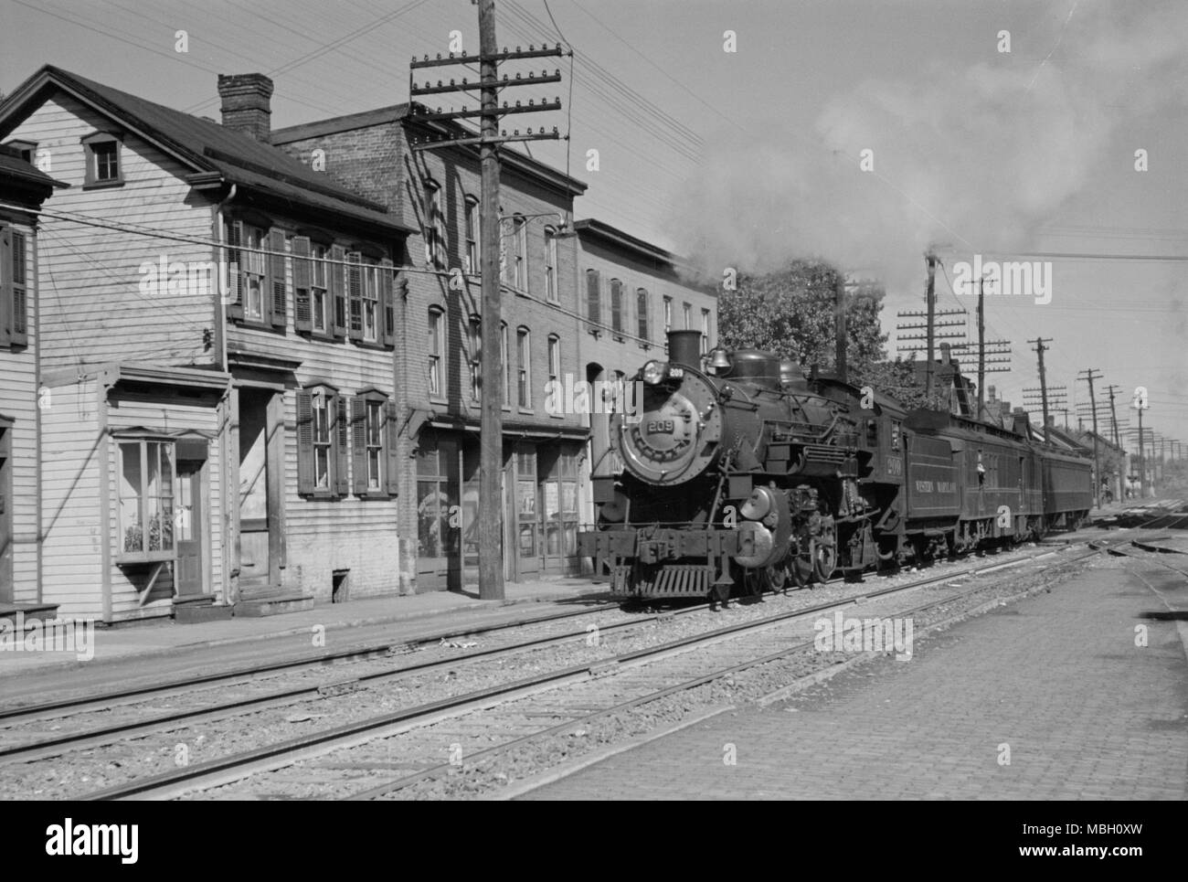 Steam train arrival hi-res stock photography and images - Alamy