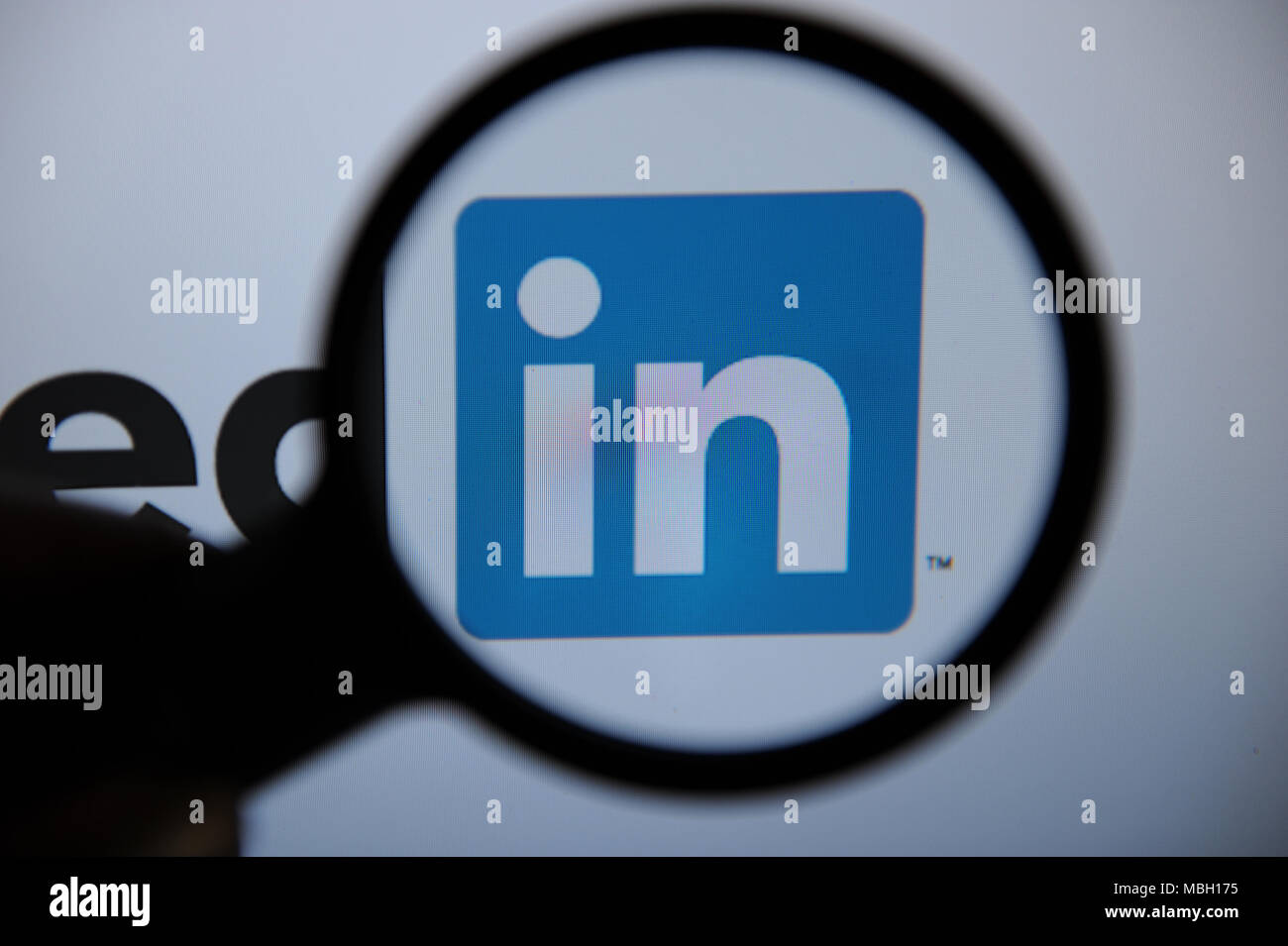 Linkedin logo hi-res stock photography and images - Alamy