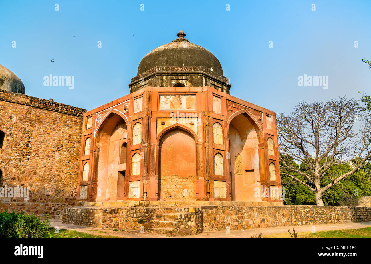 Humayun tomb hi-res stock photography and images - Alamy