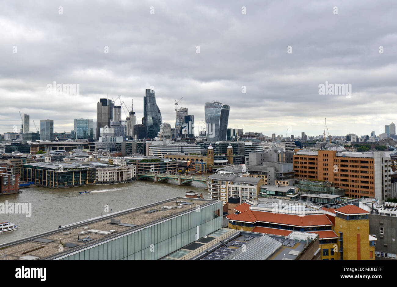 London southbank skyline hi-res stock photography and images - Alamy