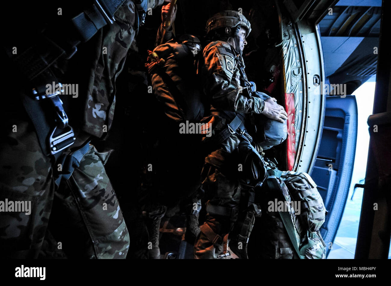 Female paratrooper hi-res stock photography and images - Alamy