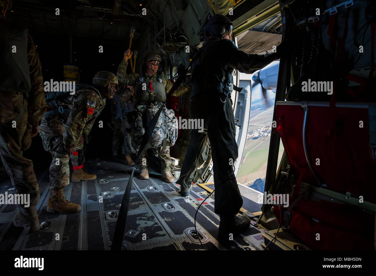 Jumpmaster hi-res stock photography and images - Alamy