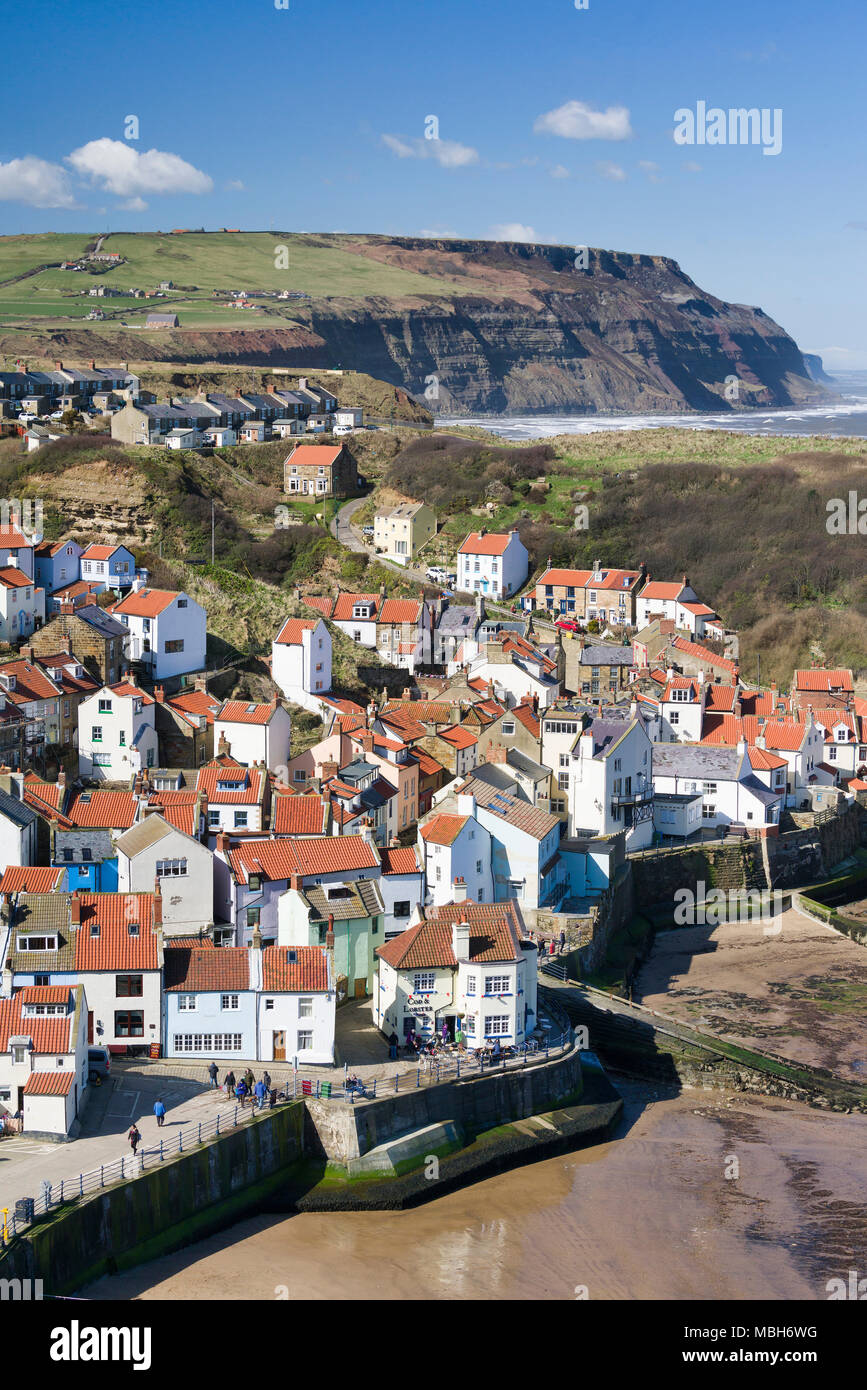 Quaint cottages at Staithes fishing village on the North Yorkshire ...