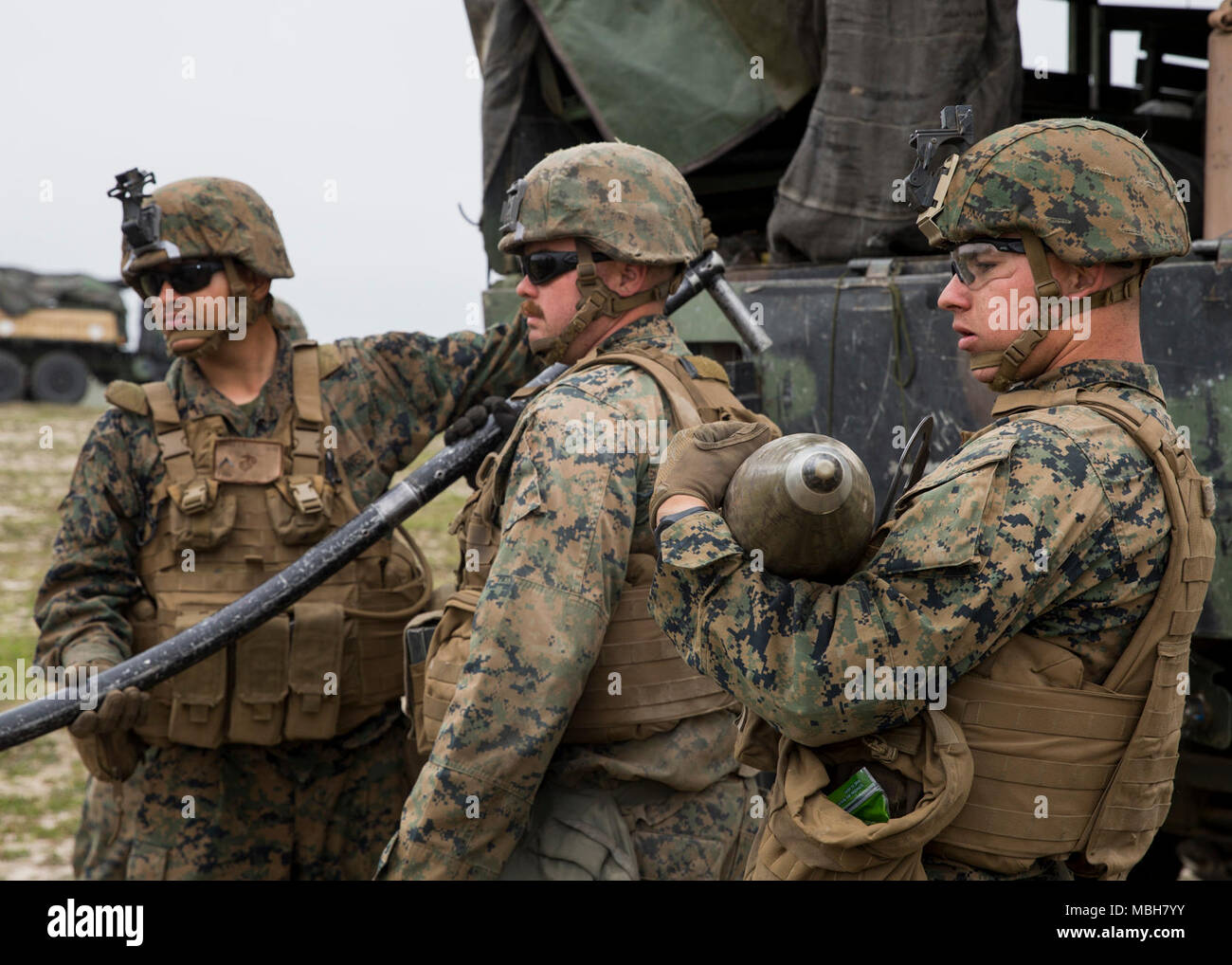 Marines fox battery 2nd battalion hi-res stock photography and images ...