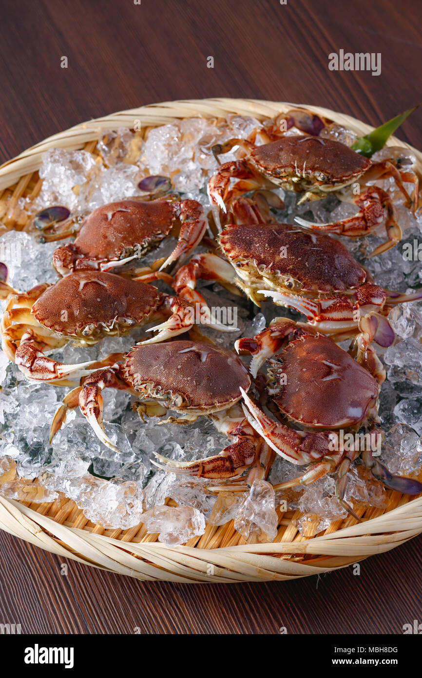 Raw crab hi-res stock photography and images - Alamy