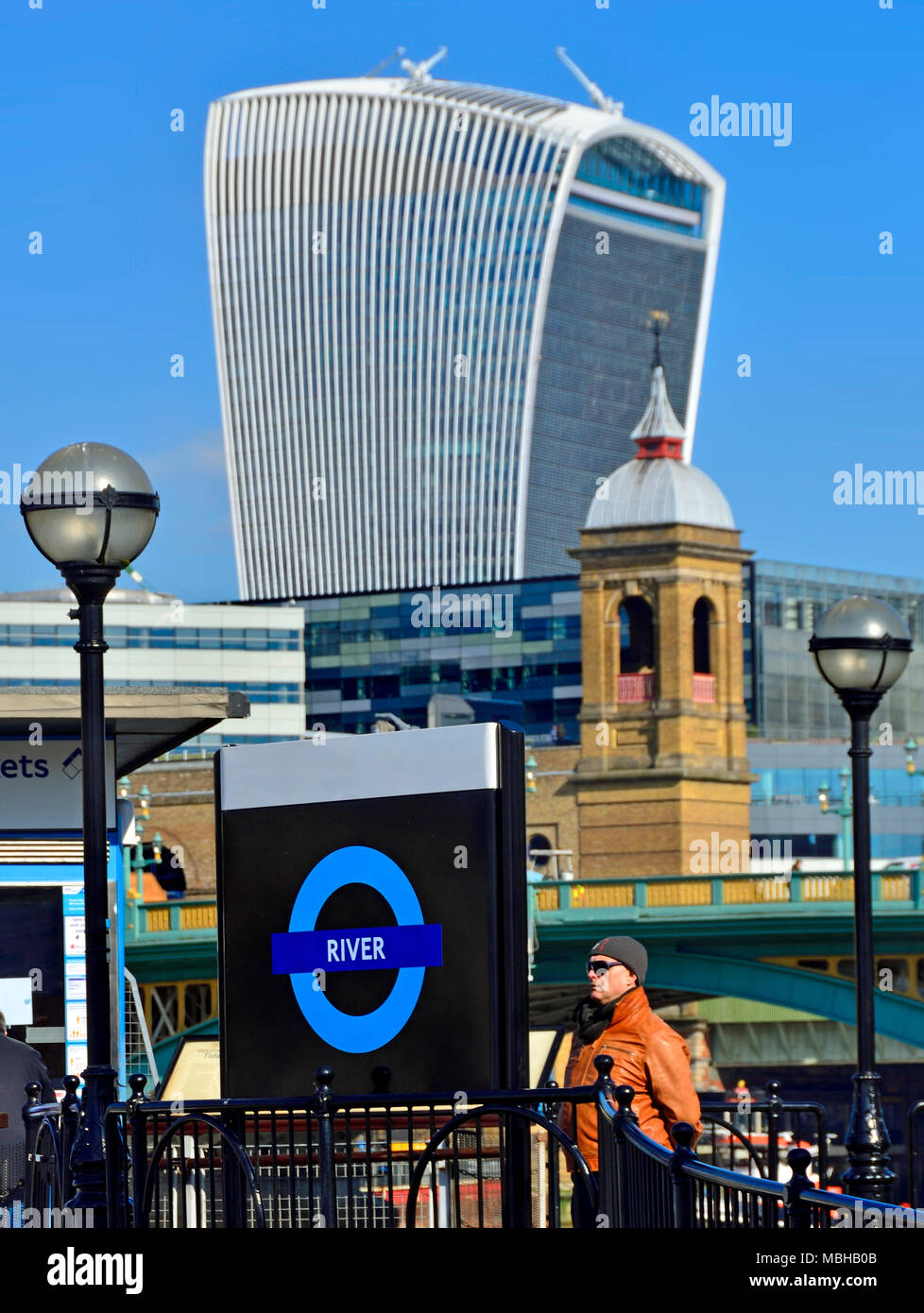 Bankside riverboat pier hi-res stock photography and images - Alamy
