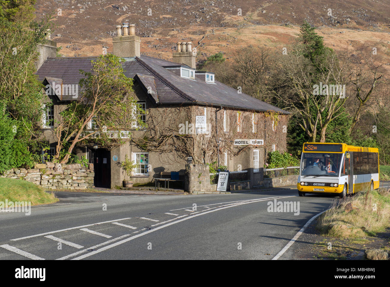 Snowdon wales bus hi-res stock photography and images - Alamy