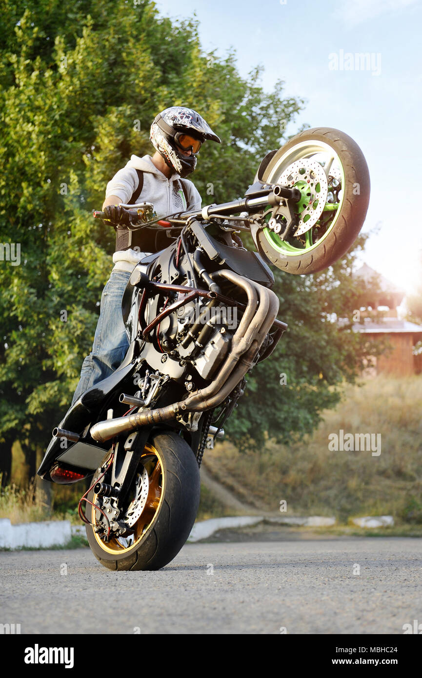 Motorcycle stunt riding hi-res stock photography and images - Alamy