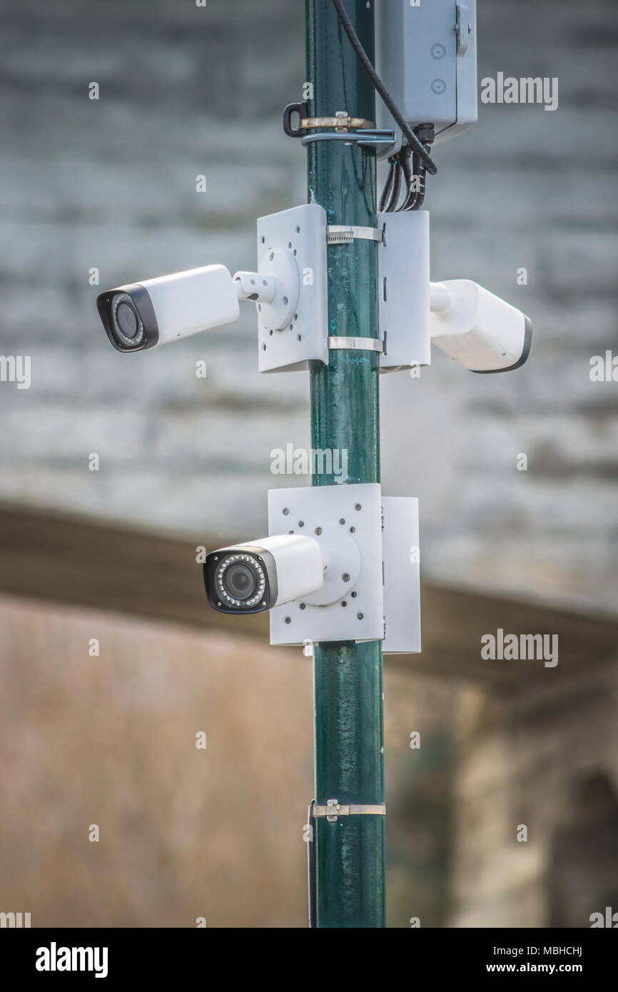 Cctv watching people hi-res stock photography and images - Alamy