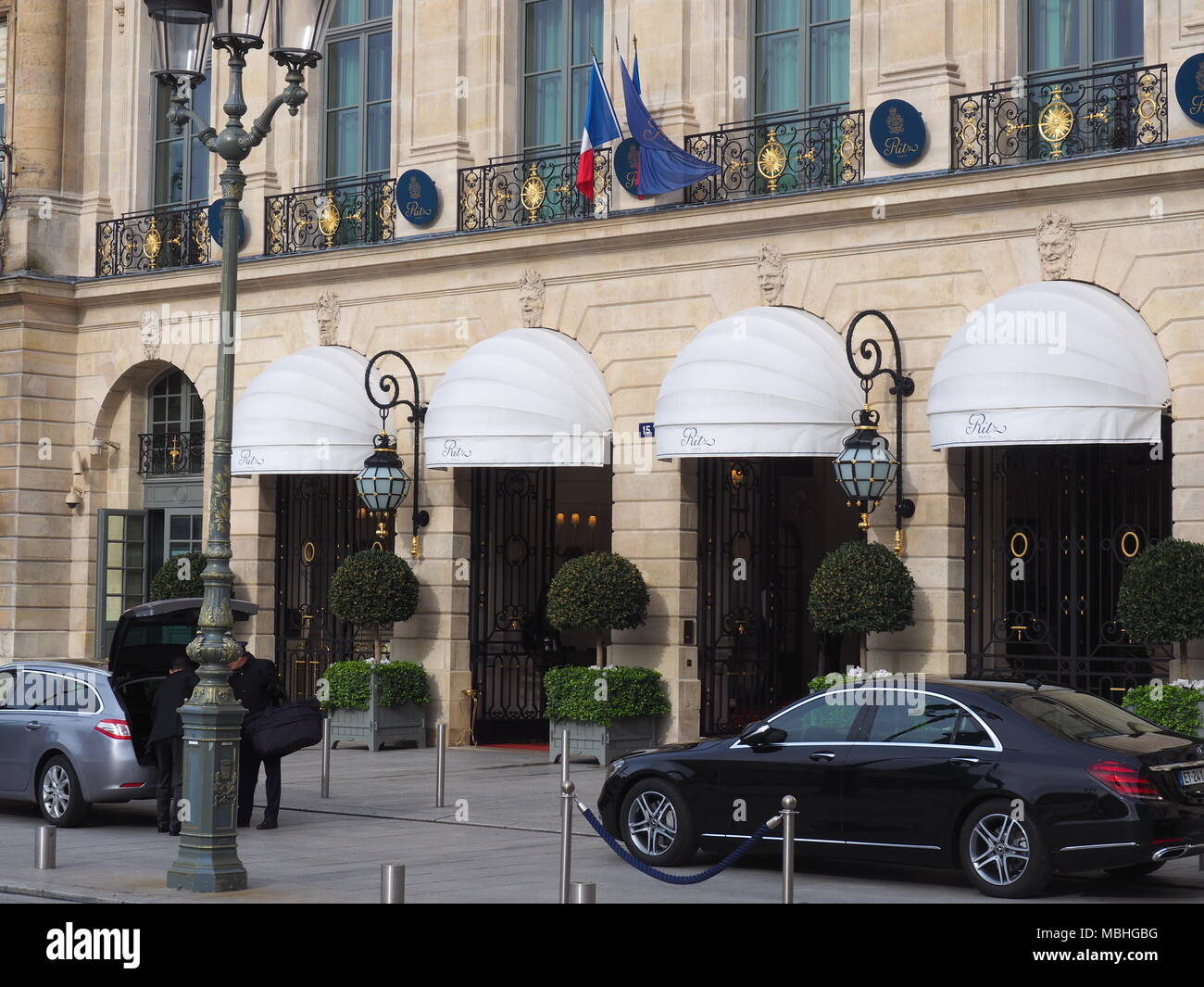 Ritz paris entrance hi-res stock photography and images - Alamy