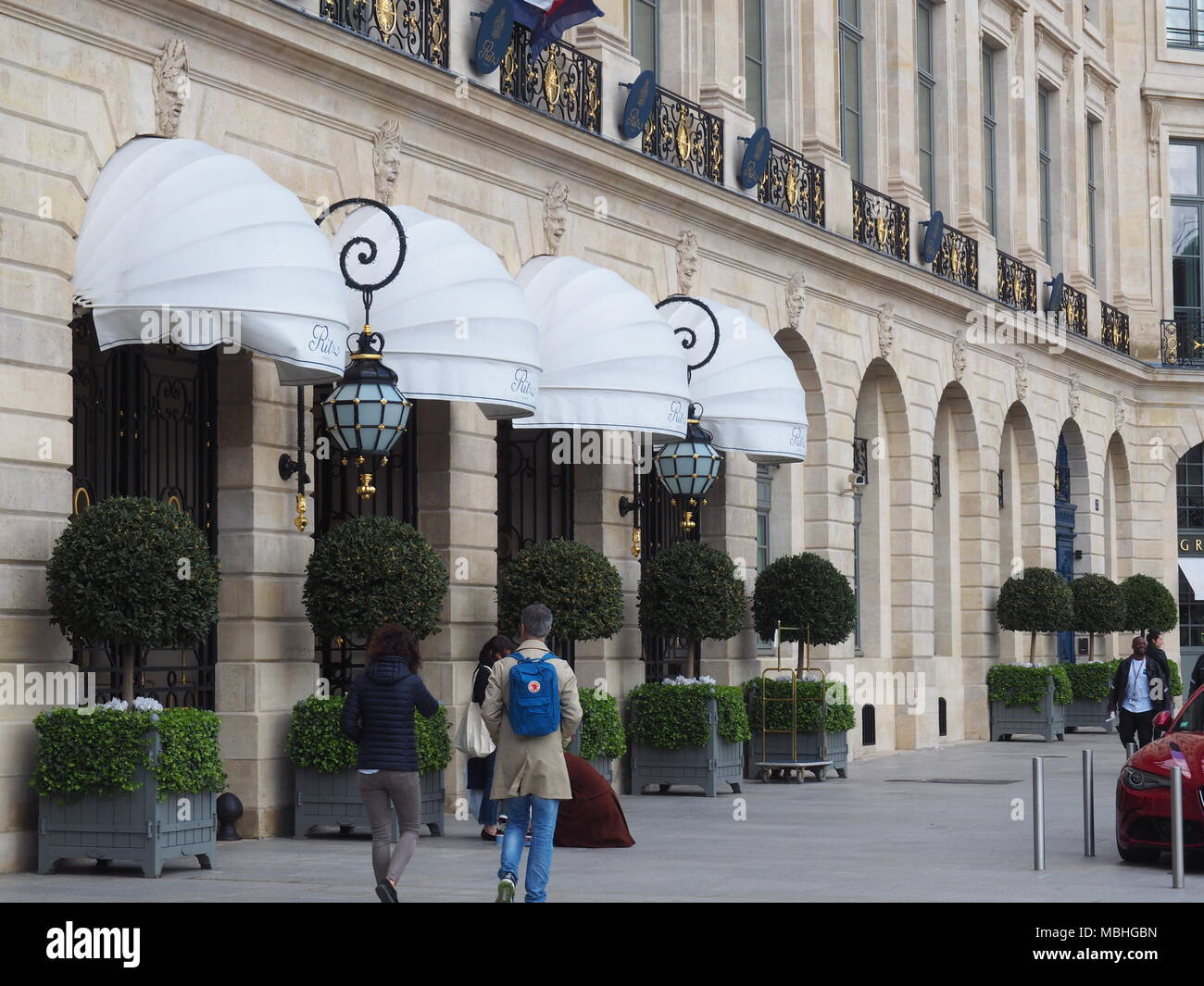Ritz paris entrance hi-res stock photography and images - Alamy