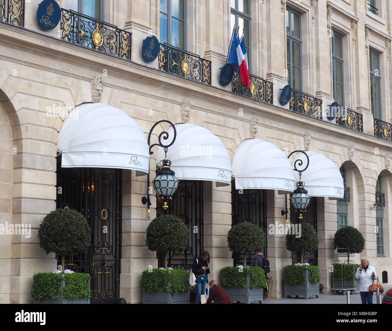 Ritz paris entrance hi-res stock photography and images - Alamy