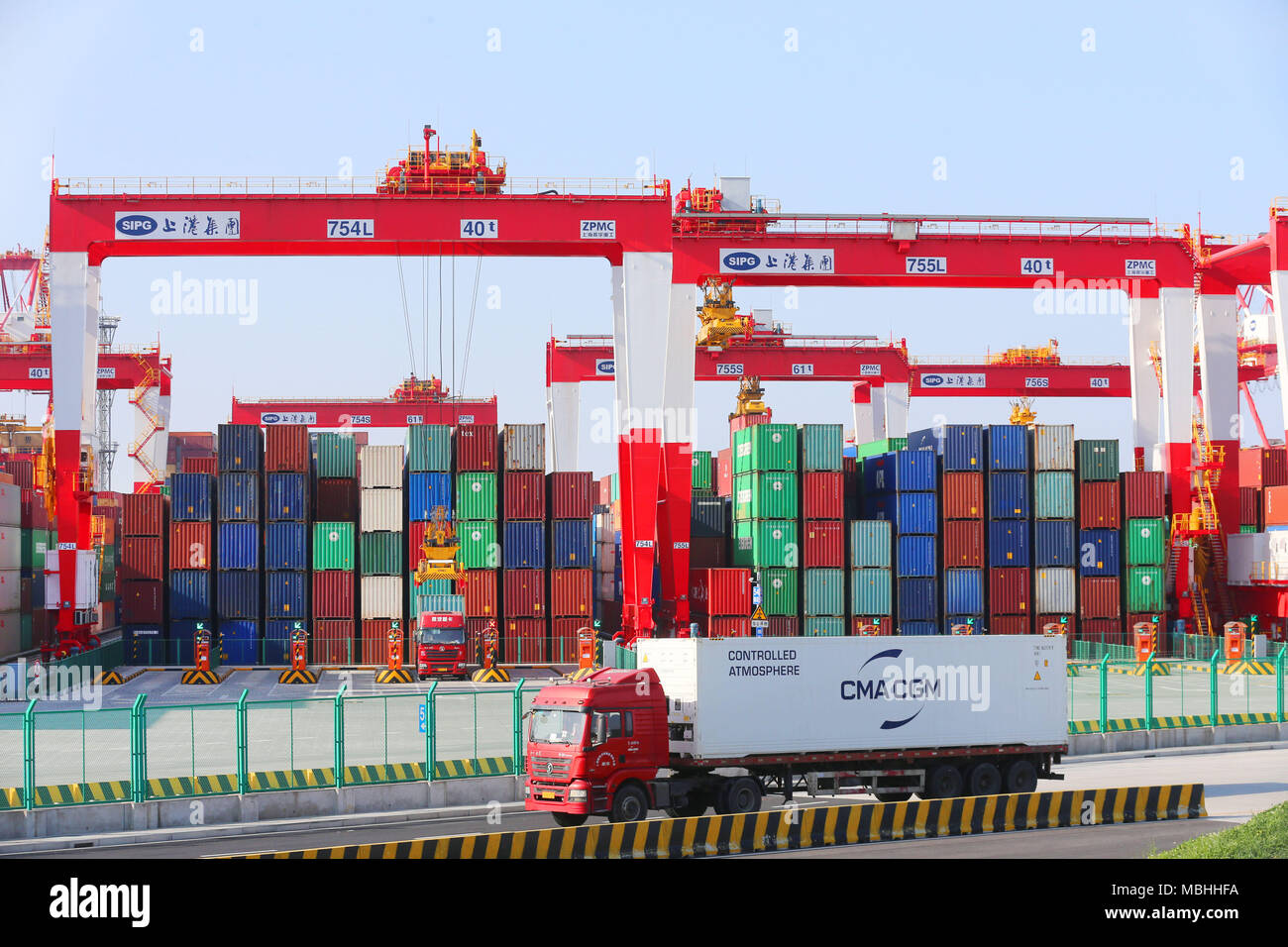 Deep water berths hi-res stock photography and images - Alamy