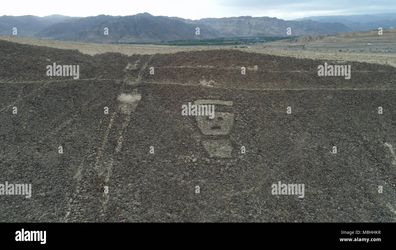 09 April 2018, Peru, Palpa: Aerial view of the geometrical figures and lines as well as animal ...
