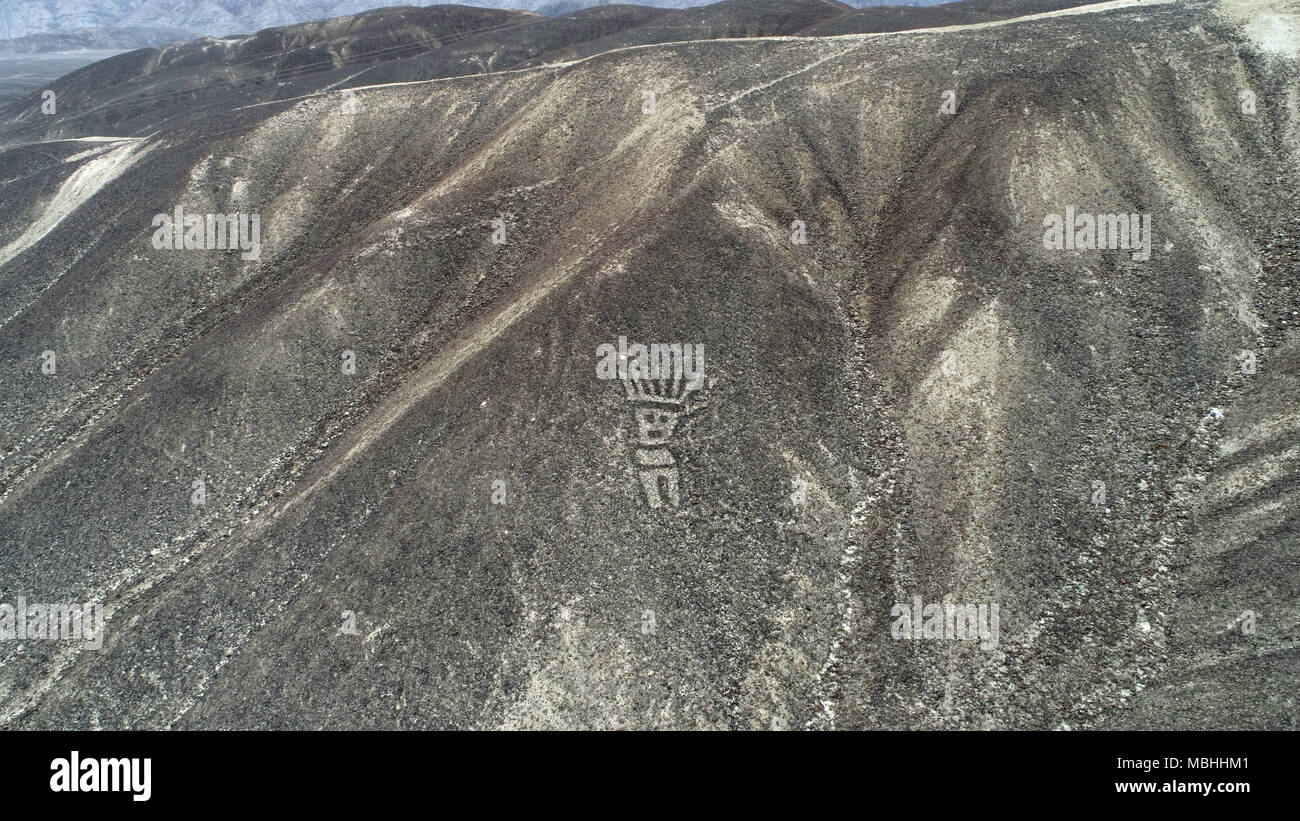 09 April 2018, Peru, Palpa: Aerial view of the geometrical figures and ...