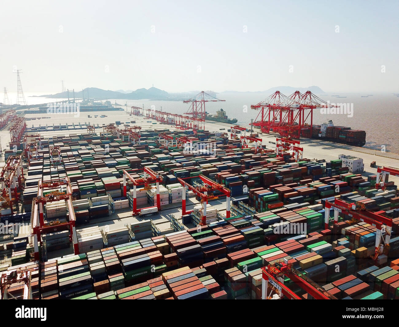 Port Of Shanghai Stock Photos & Port Of Shanghai Stock Images - Alamy