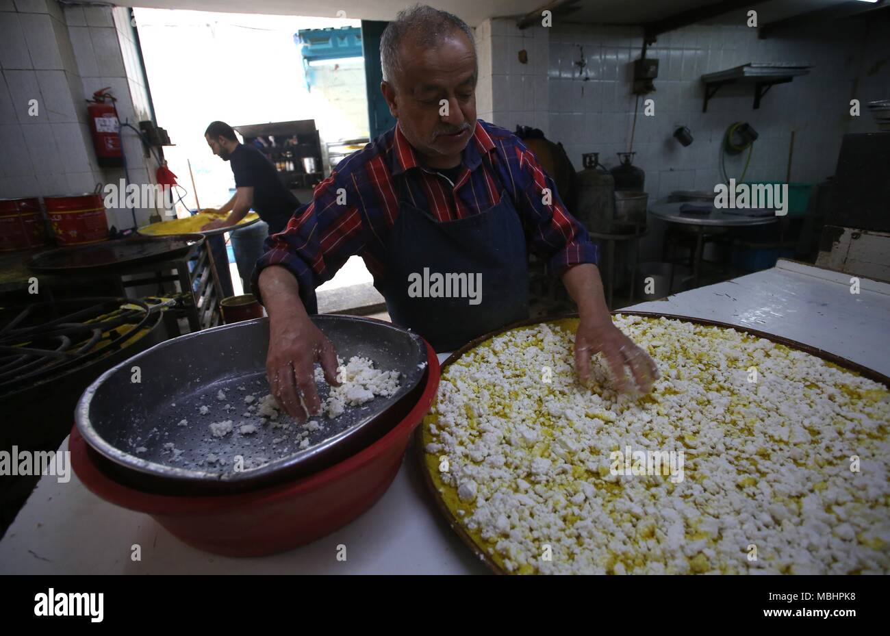 Palestinian sweets hi-res stock photography and images - Alamy