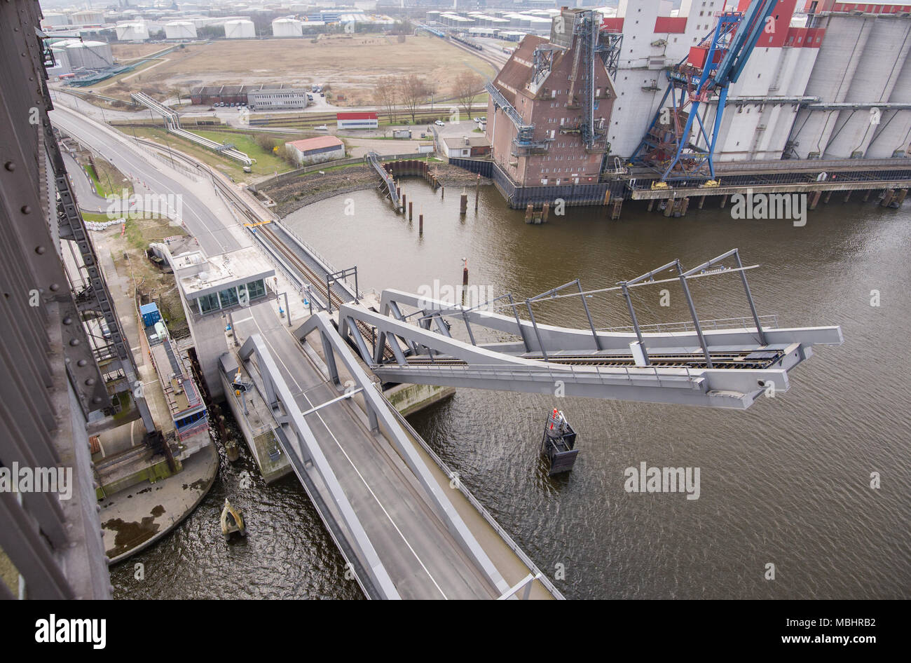 11 April 2018, Hamburg, Germany: View of the Rethe bascule bridge from ...