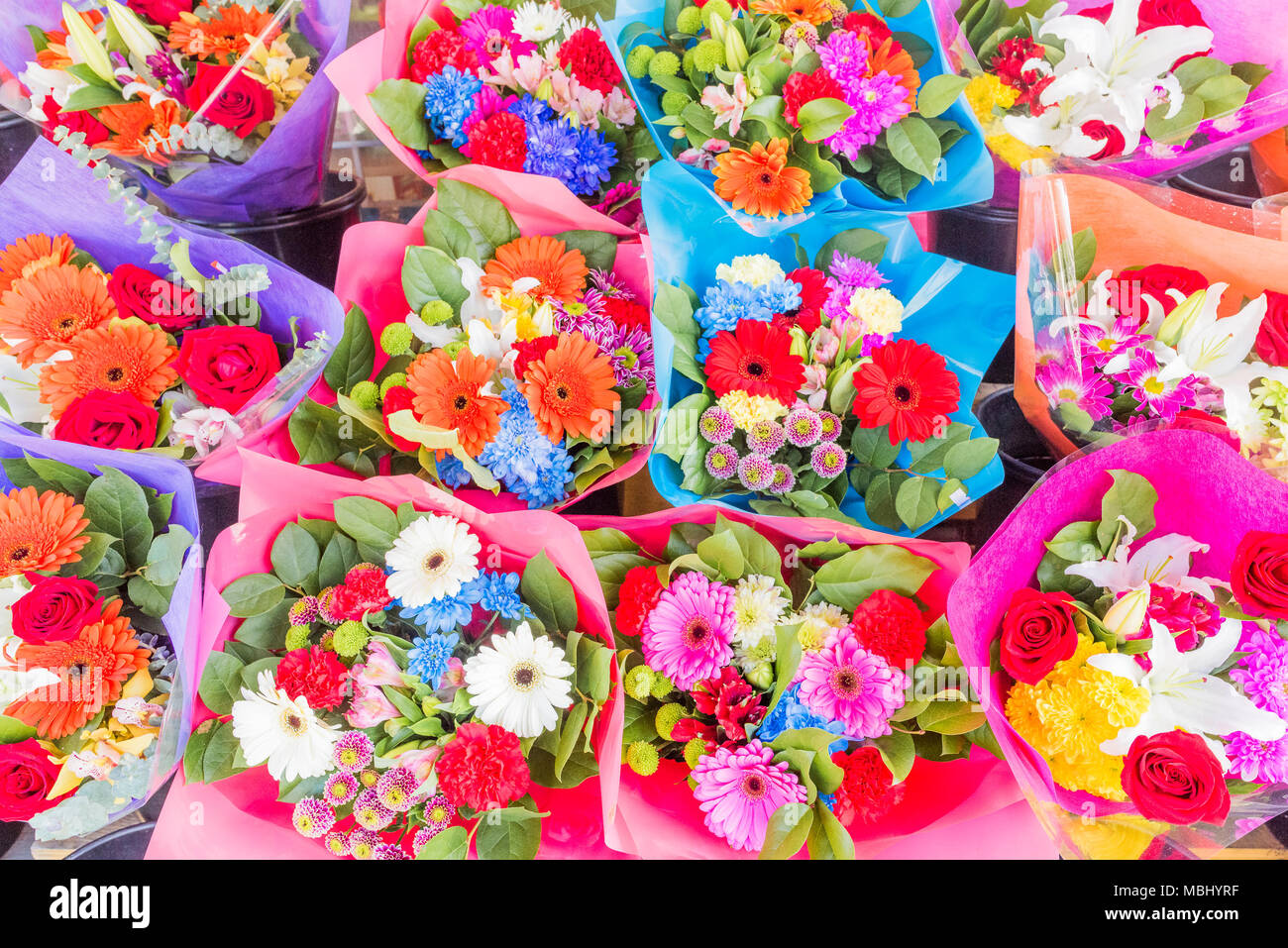 Colorful flowers for sale hi-res stock photography and images - Alamy