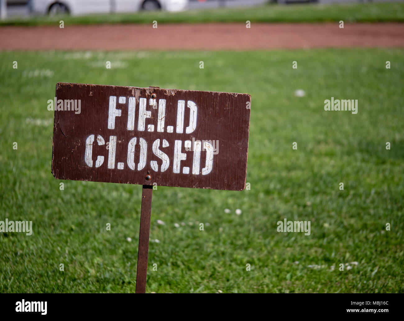 Field closed sign hi-res stock photography and images - Alamy