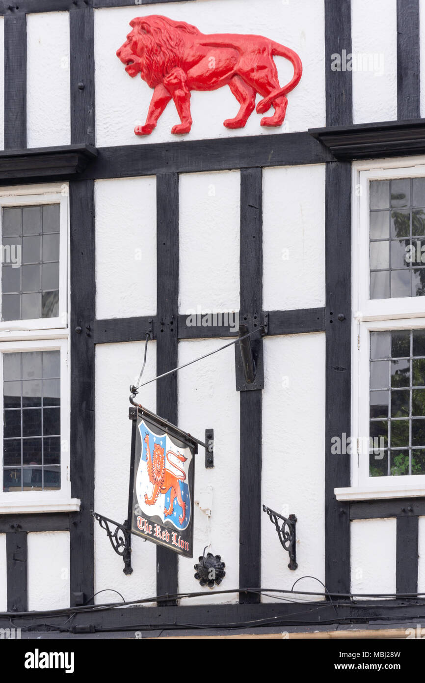 Pub exterior red lion hi-res stock photography and images - Alamy