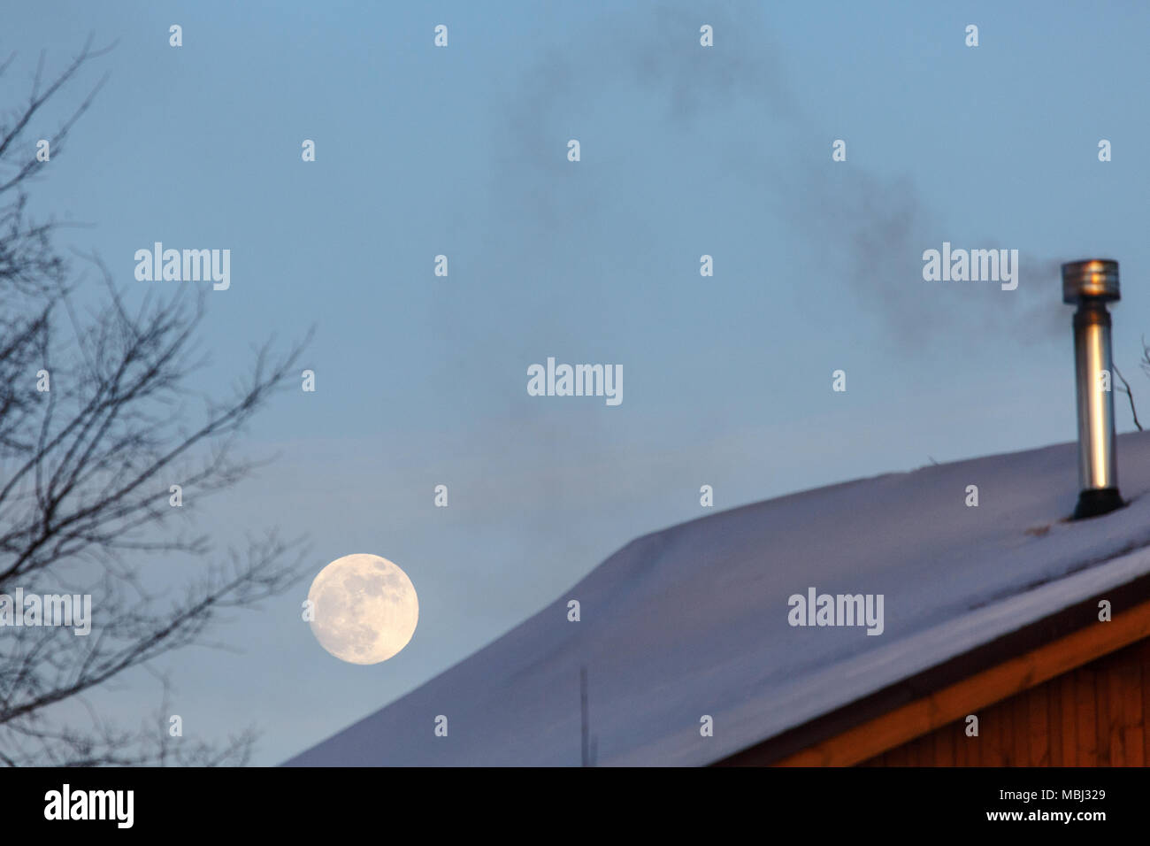 Smog moon High Resolution Stock Photography and Images - Alamy