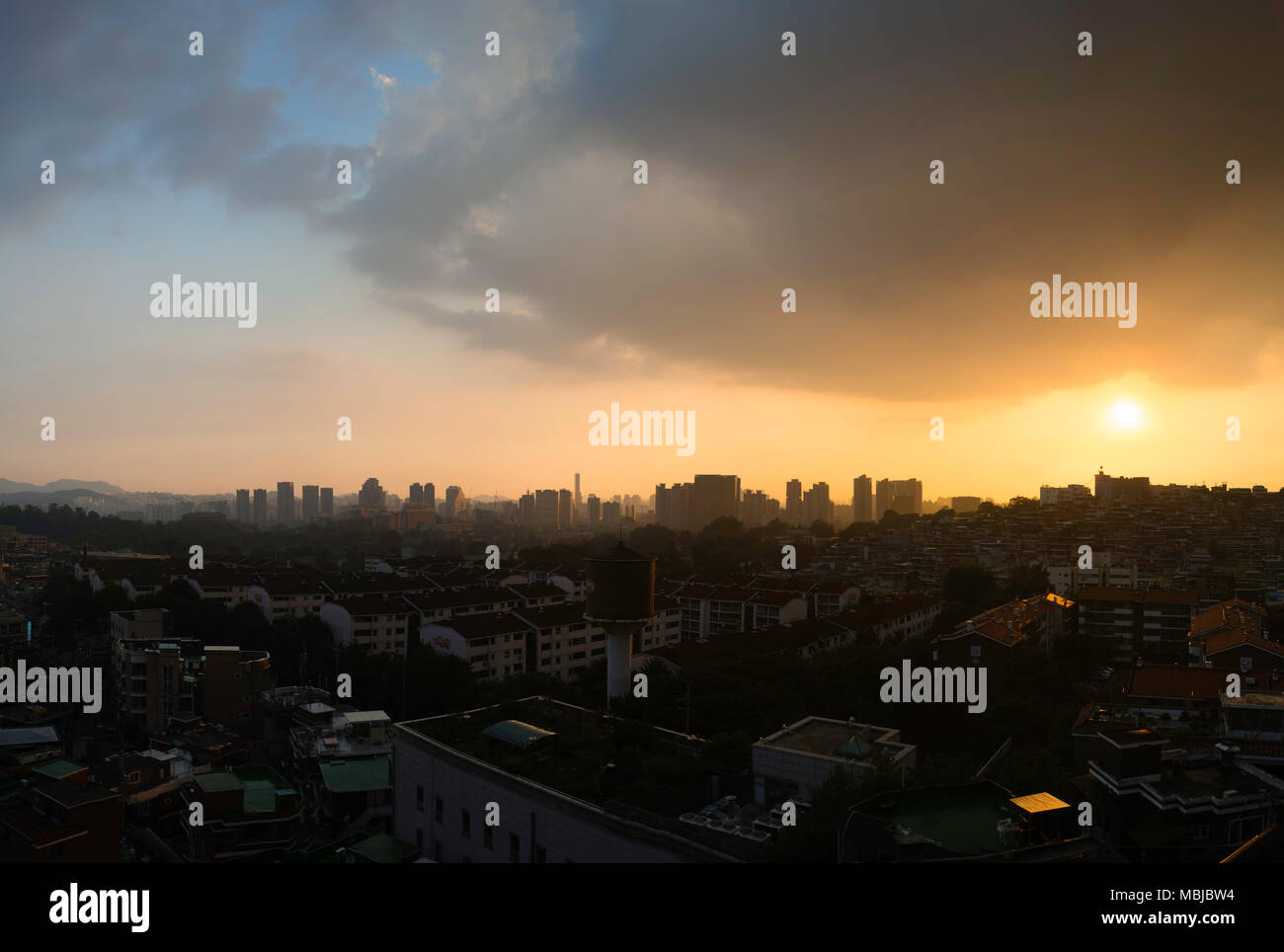 Seoul korea skyline clouds hi-res stock photography and images - Alamy